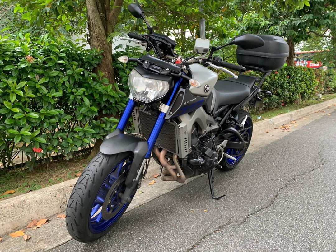 Yamaha MT-09 Matt Metallic Silver Color With Race Blue Color Sport Rims ...