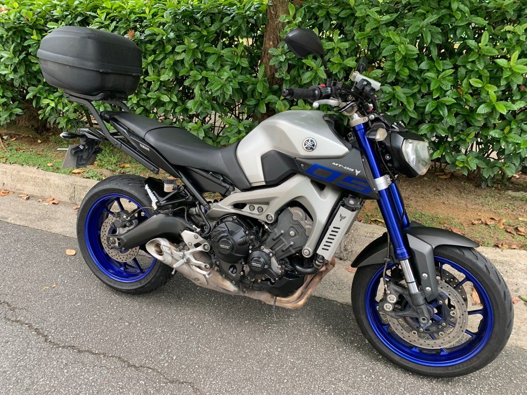 Yamaha MT-09 Matt Metallic Silver Color With Race Blue Color Sport Rims ...