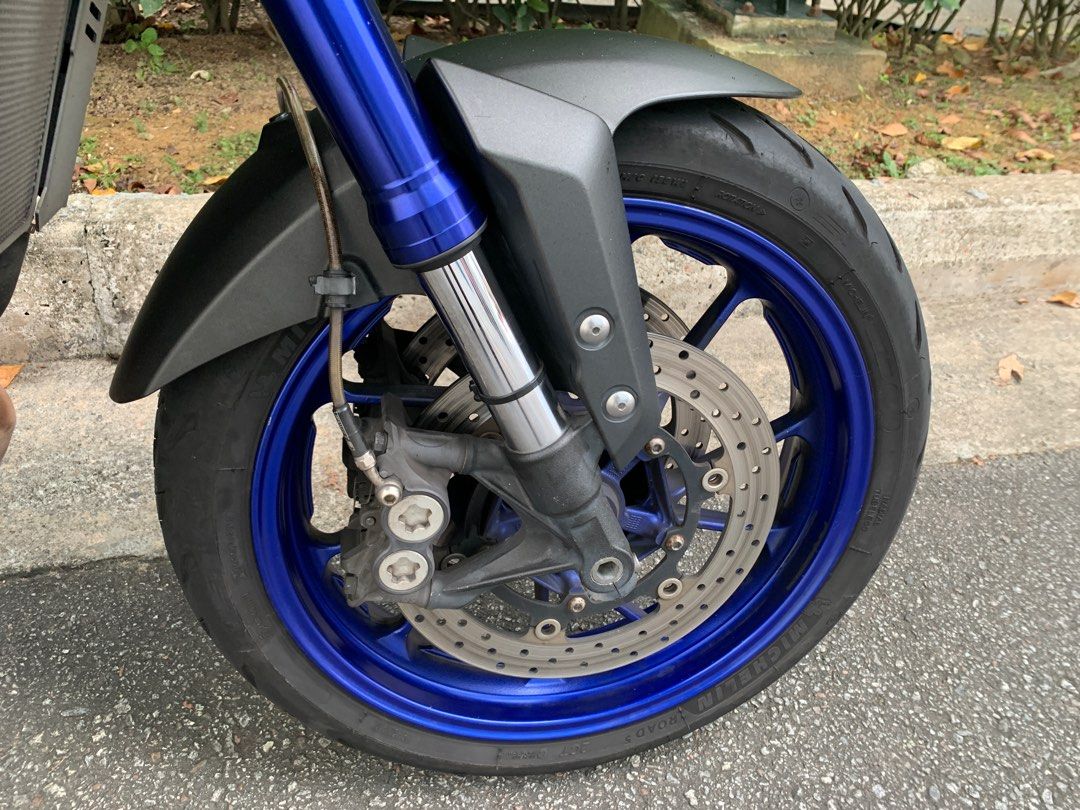 Yamaha MT-09 Matt Metallic Silver Color With Race Blue Color Sport Rims ...