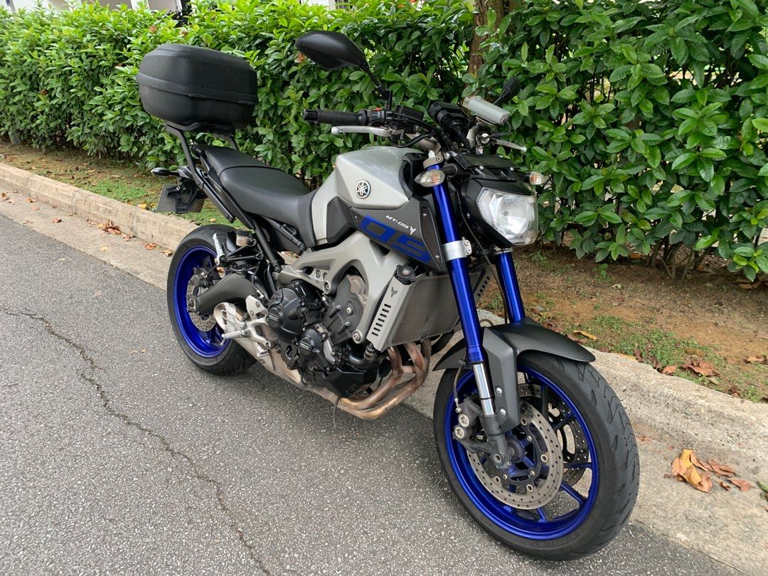 Yamaha MT-09 Matt Metallic Silver Color With Race Blue Color Sport Rims ...