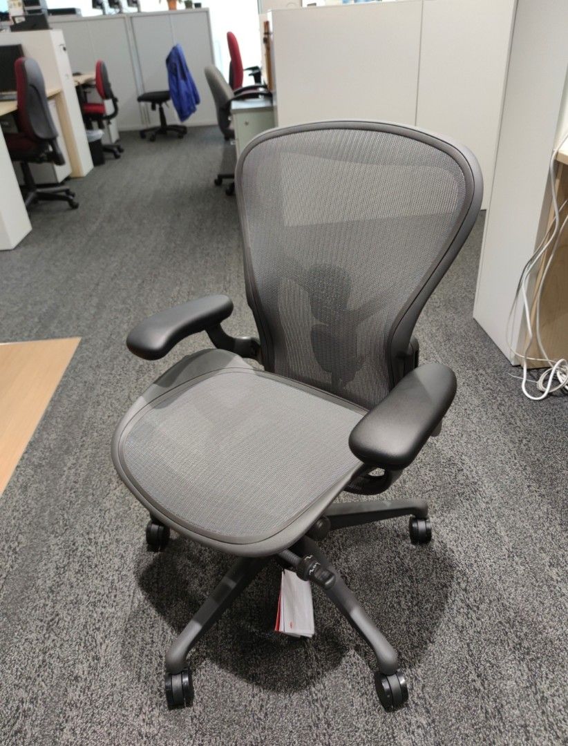 預訂 全新A/B/C herman miller aeron 2 OFFICE CHAIR 人體工學椅 辦公櫈 辦公椅, 傢俬＆家居, 傢俬 ...