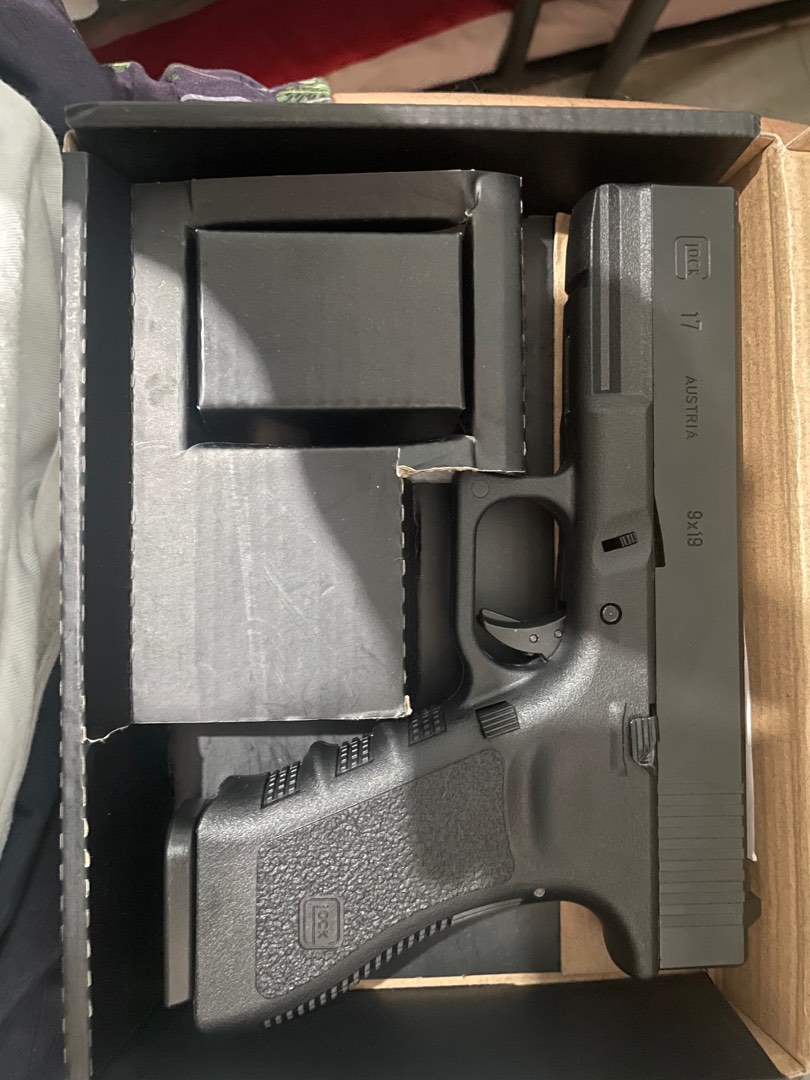 Airsoft gun glock 17 east crane, Hobbies & Toys, Toys & Games on Carousell
