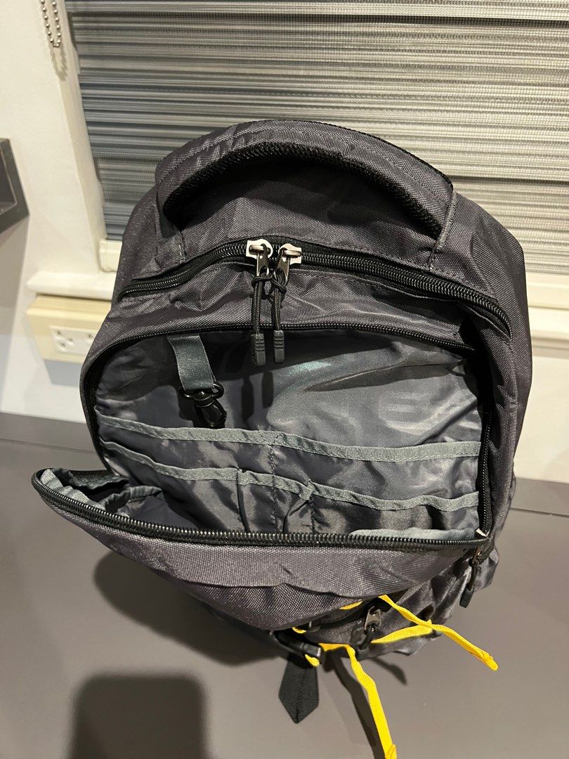 American Tourister Backpack Zing, Men's Fashion, Bags, Backpacks on ...