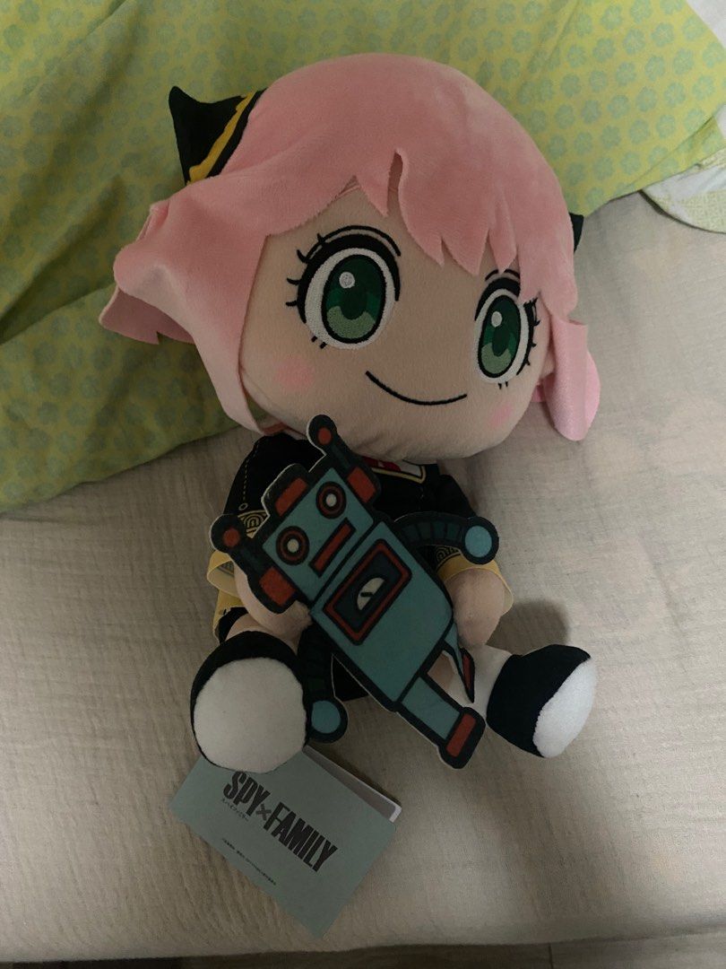 Anya forger with robot plush, 其他, 其他 - Carousell