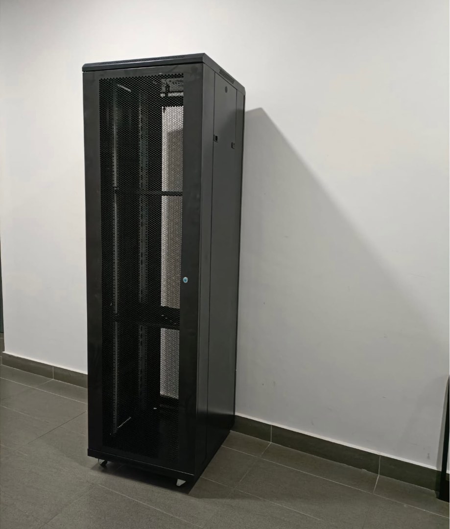 Assembled 42U rack for CCTV recorder/ data storage/network server cart ...