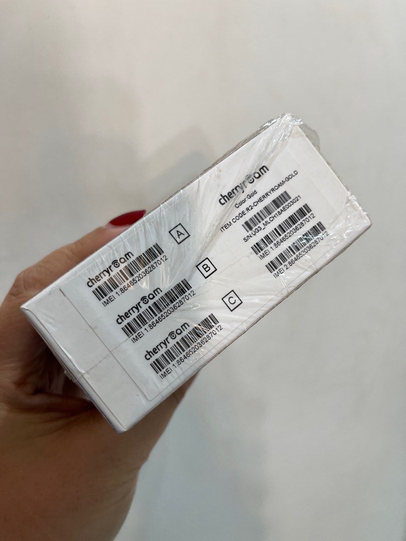 BRAND NEW Cherry Roam White/Gold Ultimate Travel Wifi - Pocket Wifi ...