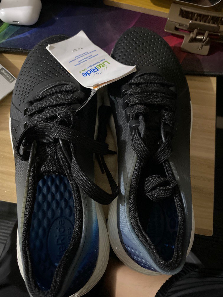 Crocs lite ride, Women's Fashion, Footwear, Slippers and slides on ...