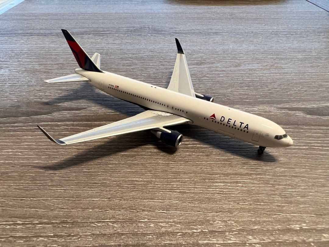 Delta Airlines Boeing 767-300ER 1:400 Gemini Jets, Hobbies & Toys, Toys ...