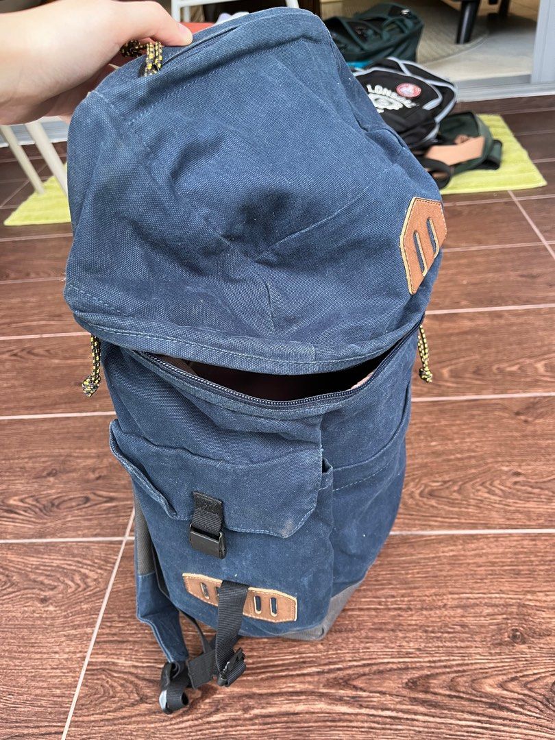 EIGER NAVY BACKPACK, Men's Fashion, Bags, Backpacks on Carousell