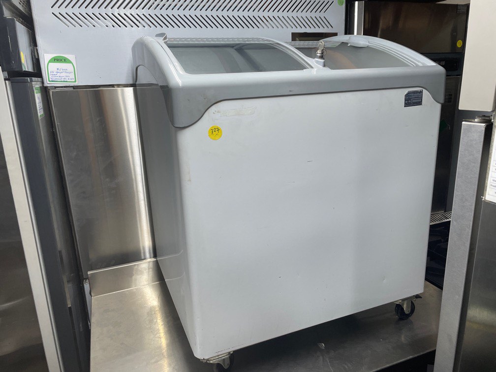 Euro chill 2 foot ice cream chest freezer / display freezer, TV & Home ...