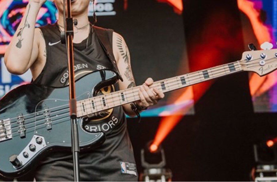 FENDER JAZZ BASS - GEDDY LEE EDITION, Hobbies & Toys, Music & Media ...
