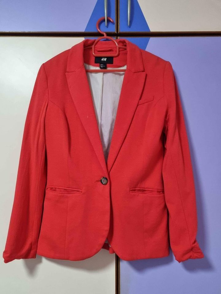 h&m red blazer, Women's Fashion, Coats, Jackets and Outerwear on Carousell