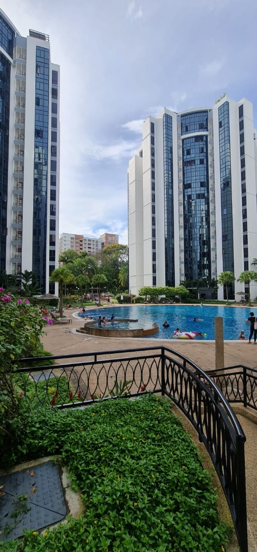 Hougang Regentville Private Condo. 2 Common room for rent. No need ...