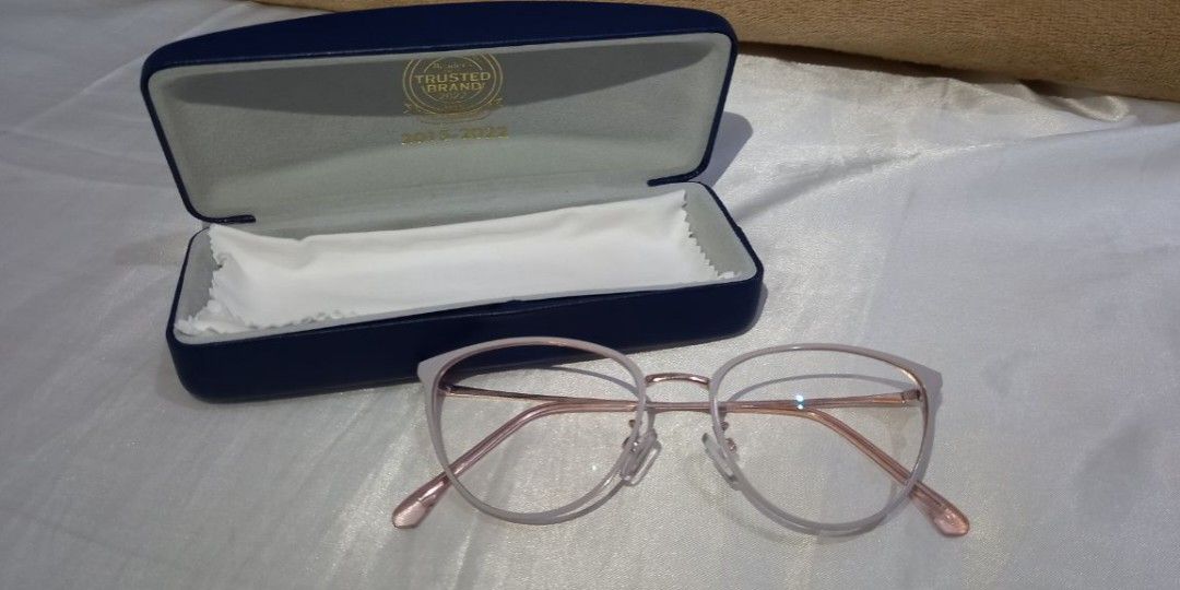 Ideal Vision Graded Eyeglasses (-1.00), Men's Fashion, Watches ...