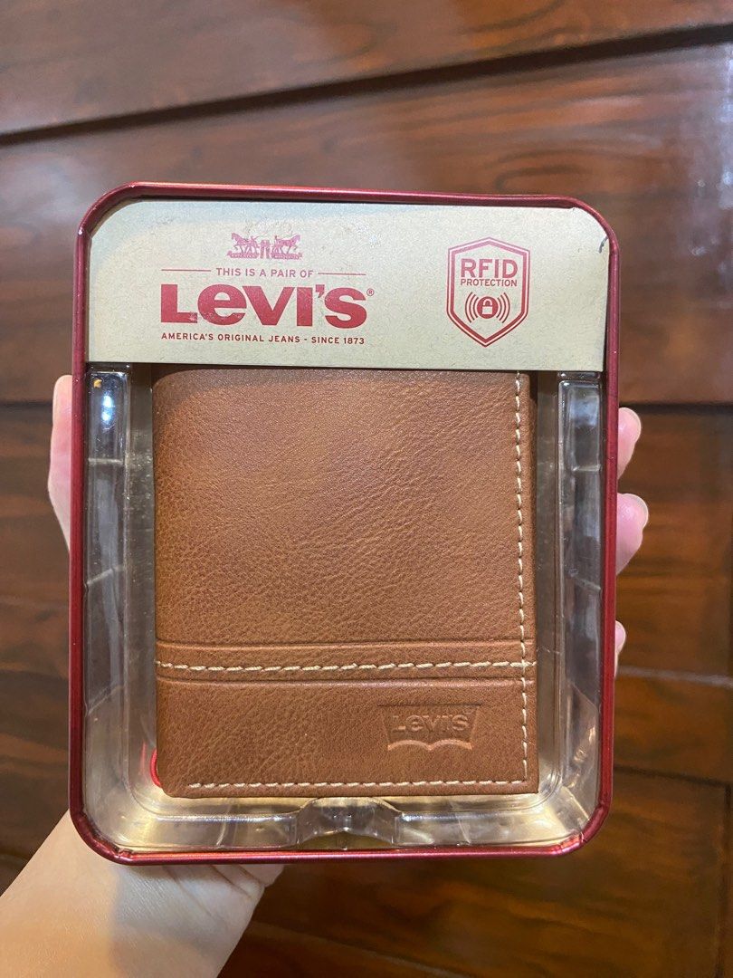 Levi’s Trifold Wallet for Men, Men's Fashion, Watches & Accessories ...
