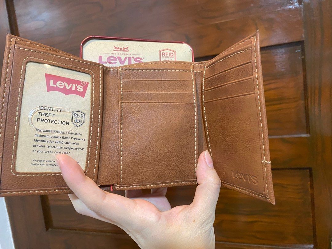Levi’s Trifold Wallet for Men, Men's Fashion, Watches & Accessories ...