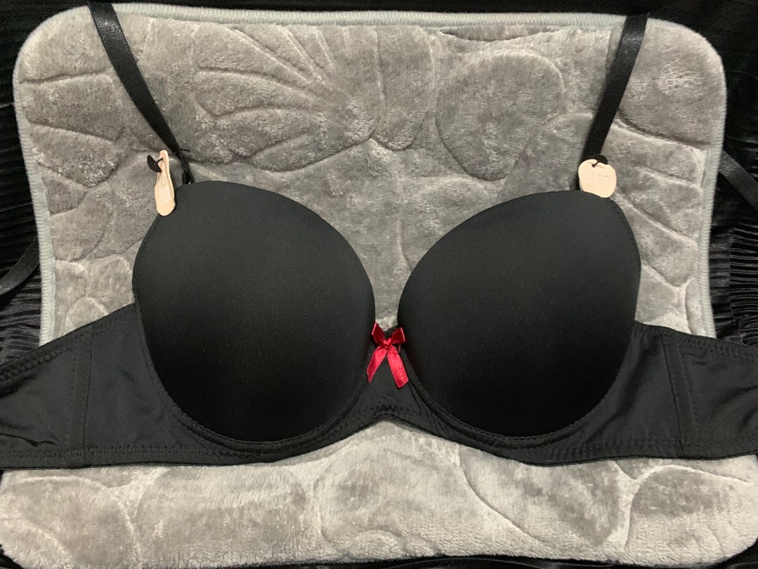 Megapush 34B Black (red inner) see pics, Women's Fashion, Undergarments ...