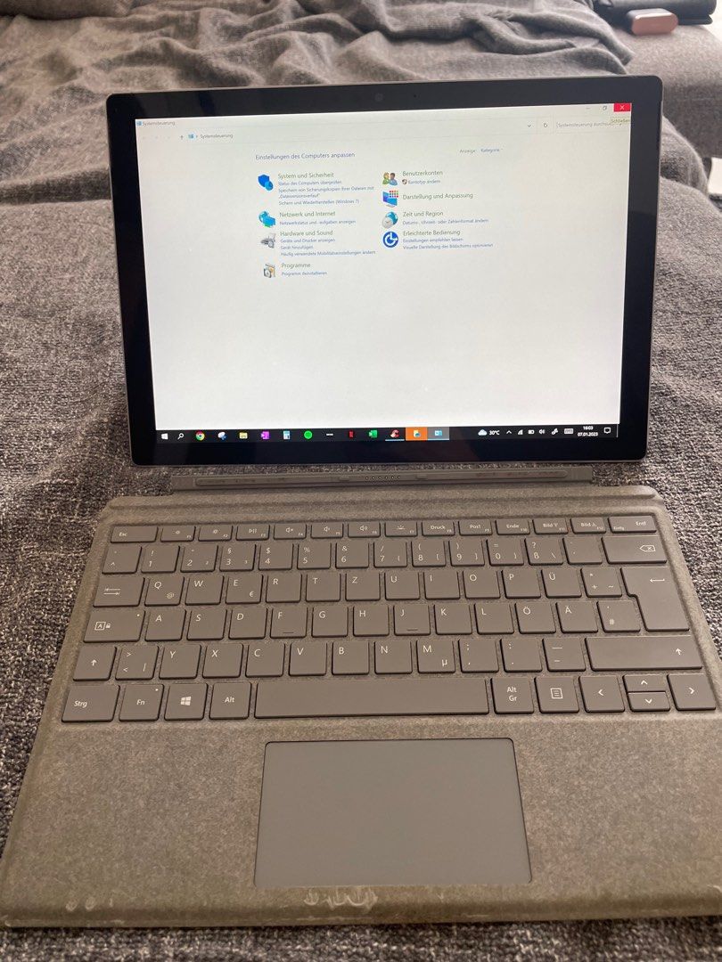 Microsoft Surface Pro (12,3") i5, 128GB SSD, 8GB RAM, Win 10 Pro) inkl ...
