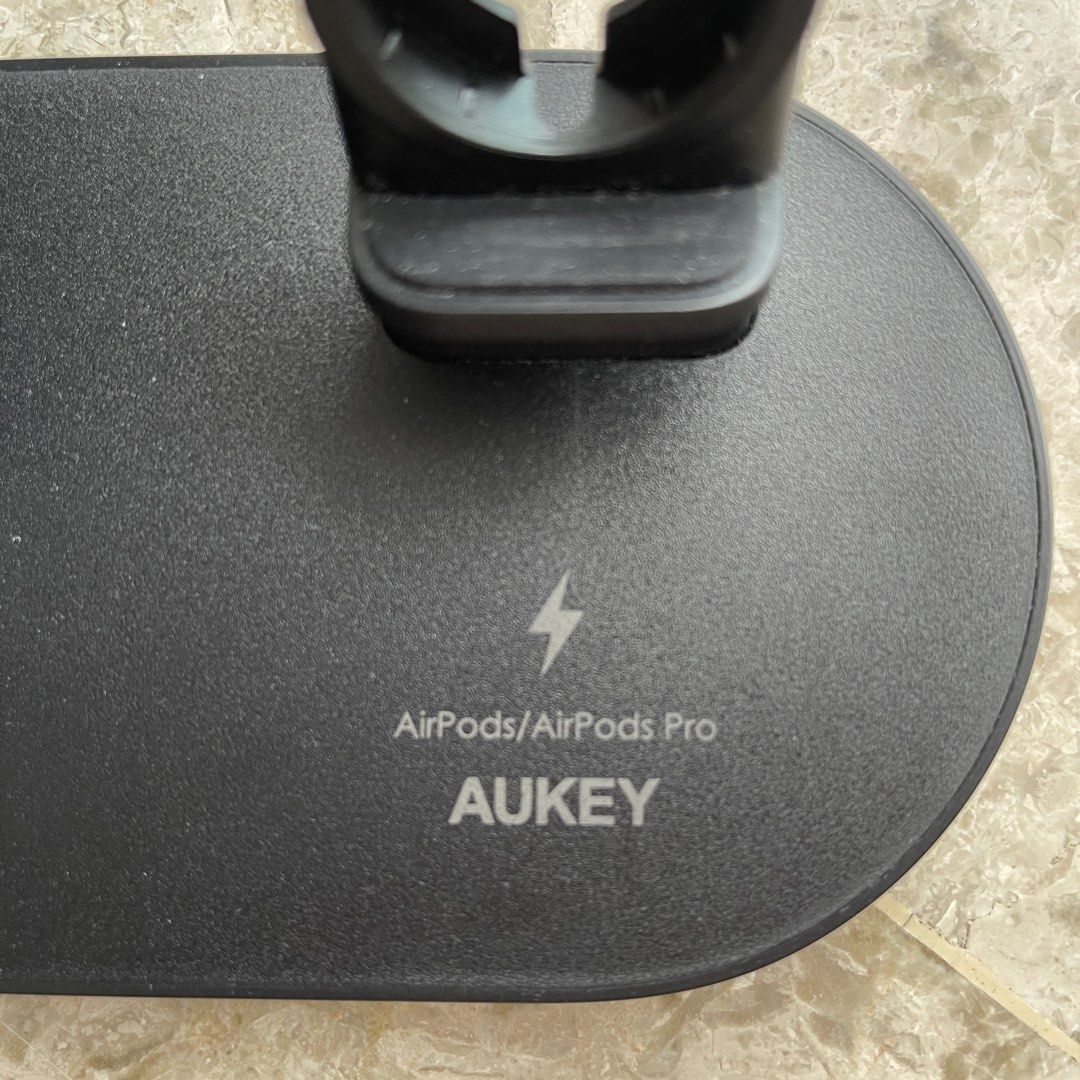 Multiple charging cable stand, Mobile Phones & Gadgets, Mobile & Gadget ...