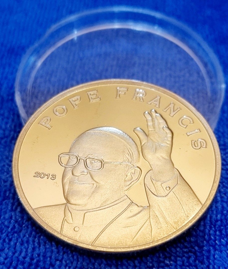 Pope Francis Commemorative Coin, Hobbies & Toys, Memorabilia ...