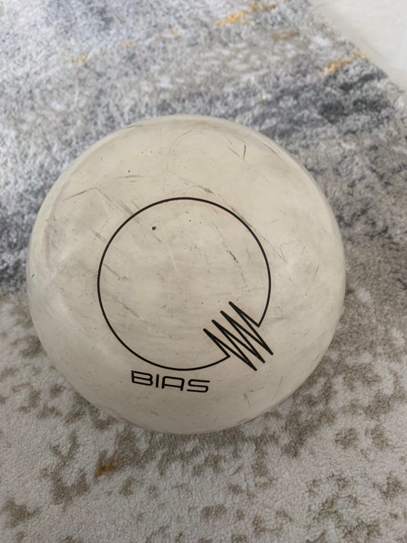 15 lbs quantum bias white reactive bowling ball asymmetric, Sports ...