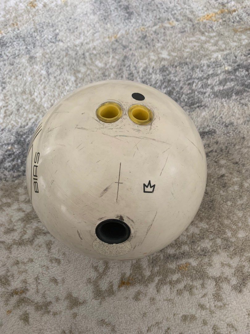 15 lbs quantum bias white reactive bowling ball asymmetric, Sports ...