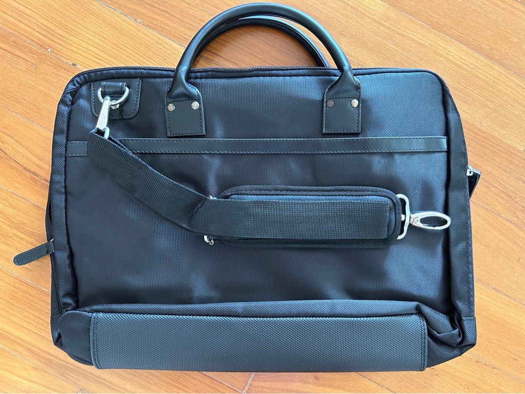 Samsung 15 inch laptop bag, Computers & Tech, Parts & Accessories ...