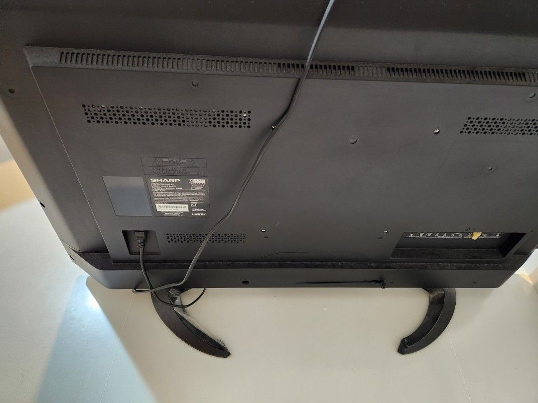 Sharp Aquos 40" TV (LC-40LE460X), TV & Home Appliances, TV ...