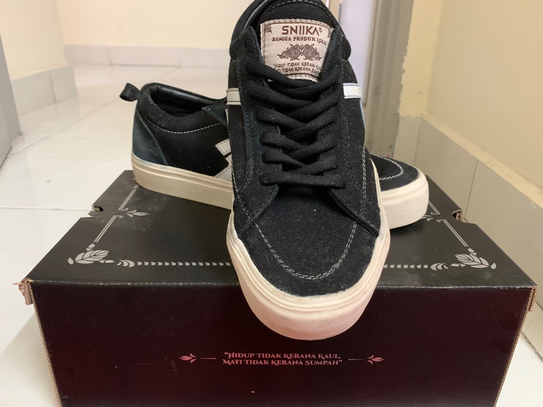 Sniika kelasik, Men's Fashion, Footwear, Sneakers on Carousell