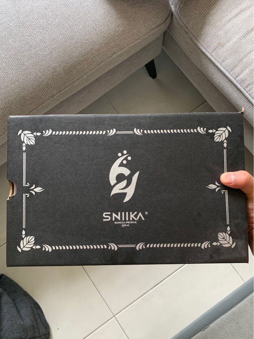 Sniika kelasik, Men's Fashion, Footwear, Sneakers on Carousell