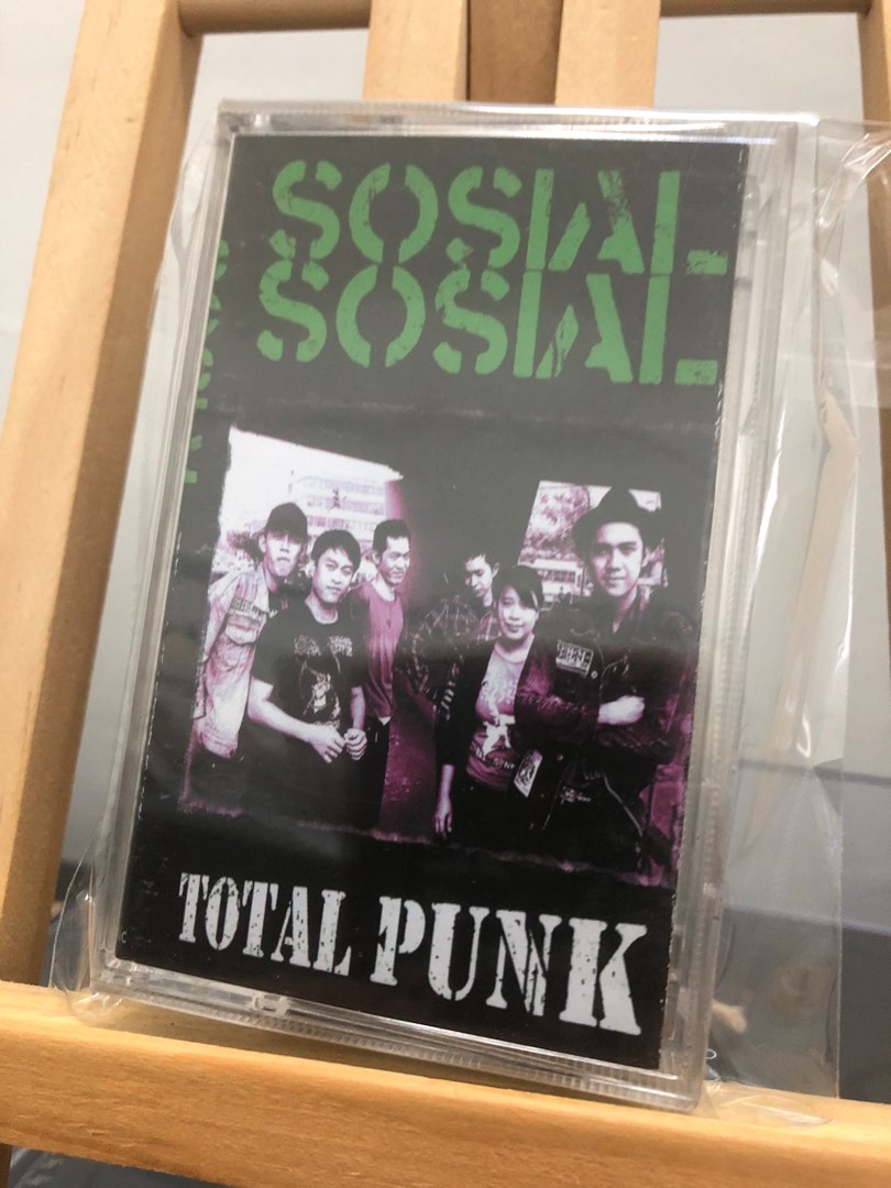 Sosial sosial total punk cassette kaset, Hobbies & Toys, Music & Media ...