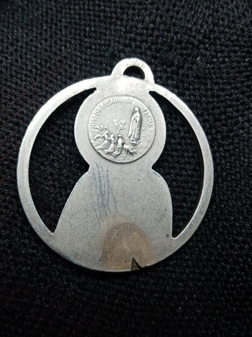 Vintage Cut Out Virgin Mary Pendant, Hobbies & Toys, Memorabilia ...