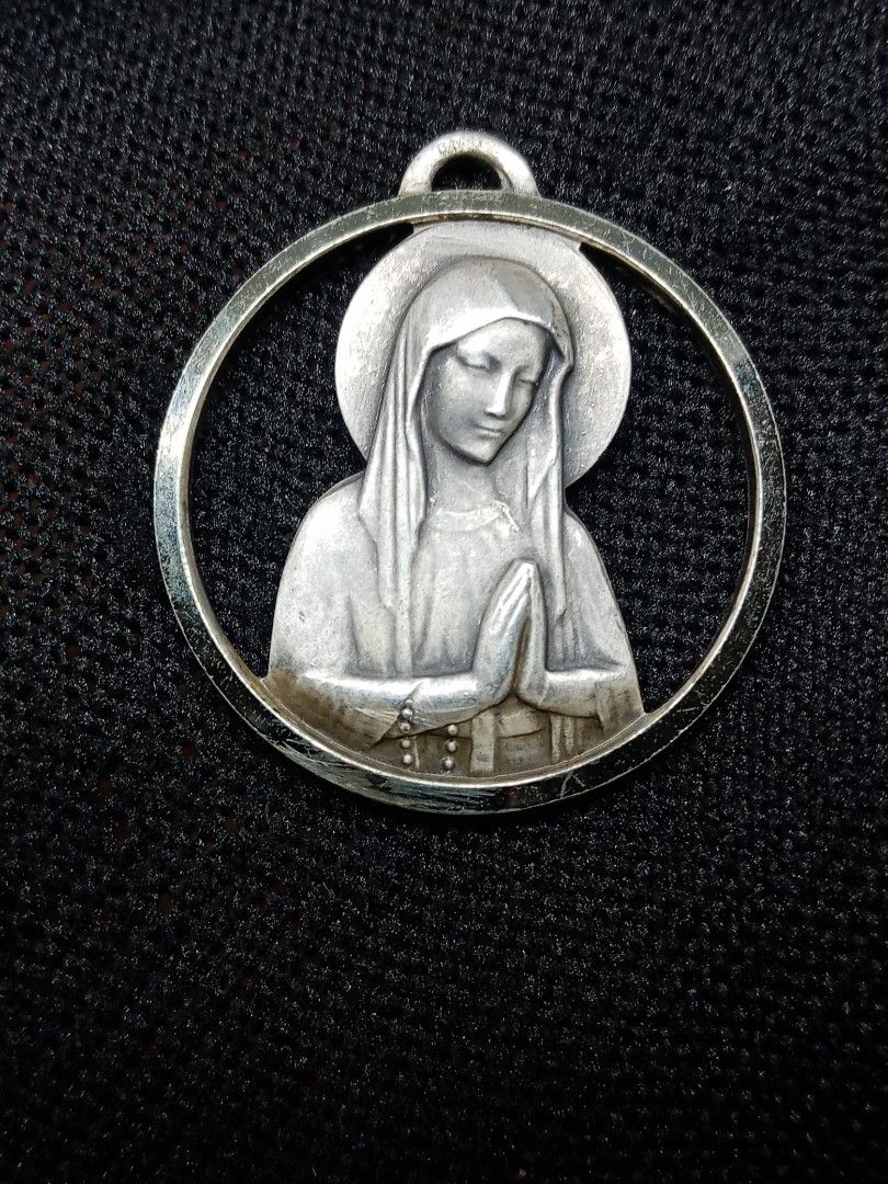Vintage Cut Out Virgin Mary Pendant, Hobbies & Toys, Memorabilia ...