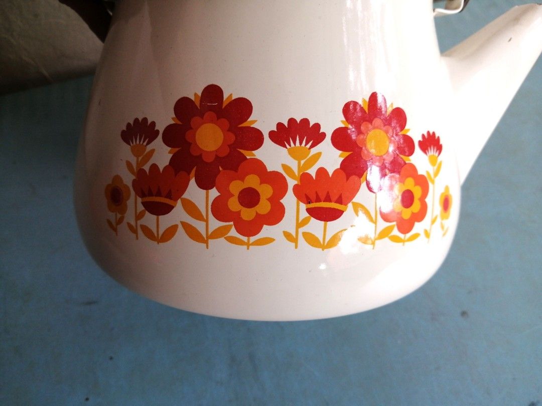 Vintage Heavy Enamel Kettle Water Kettle, Hobbies & Toys, Memorabilia ...