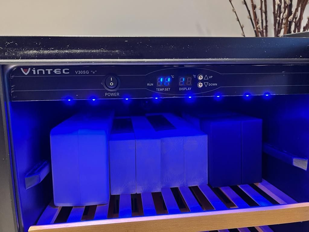 Vintec wine chiller V30SGE, TV & Home Appliances, Kitchen Appliances ...