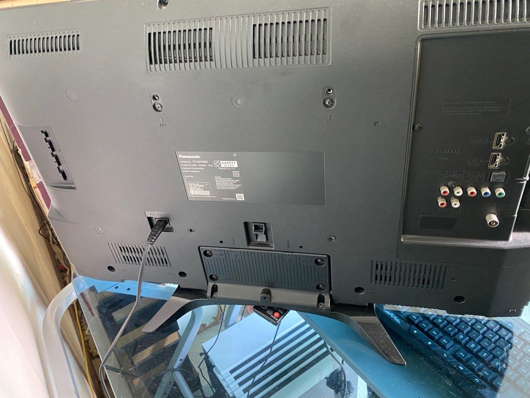 32 inch Panasonic TV model TH-32F400S, TV & Home Appliances, TV ...