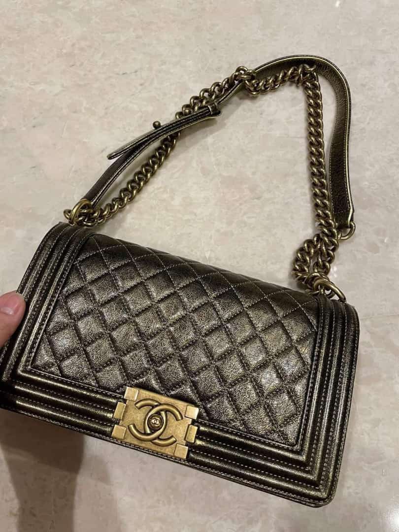 Chanel Boy iridescent Black Bag, Barang Mewah, Tas & Dompet di Carousell