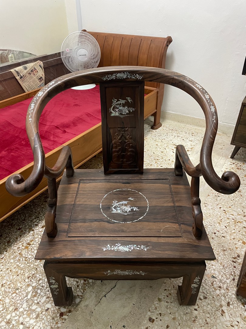 Complete set furniture, one three seaters, two arms chairs, one Centre ...