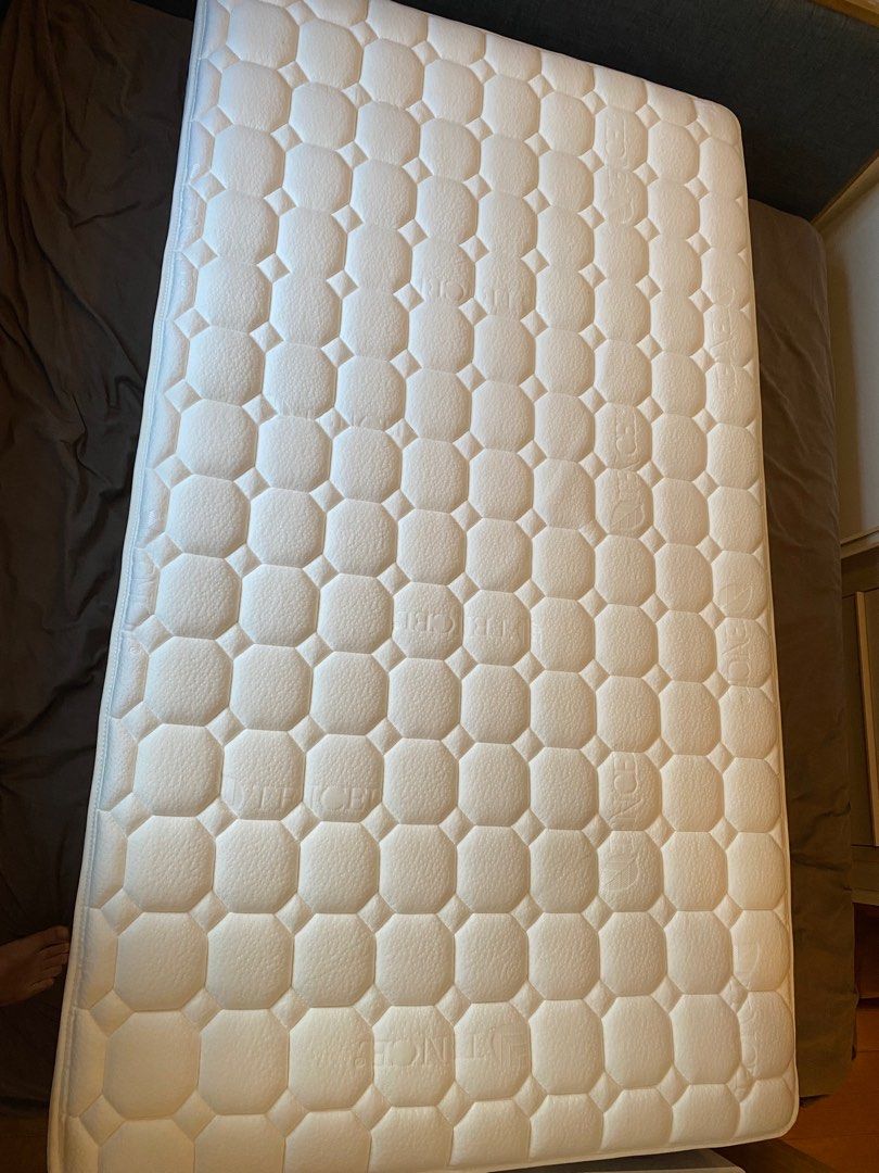 DE RUCCI SUPER SINGLE SIZE MATTRESS, Furniture & Home Living, Furniture ...