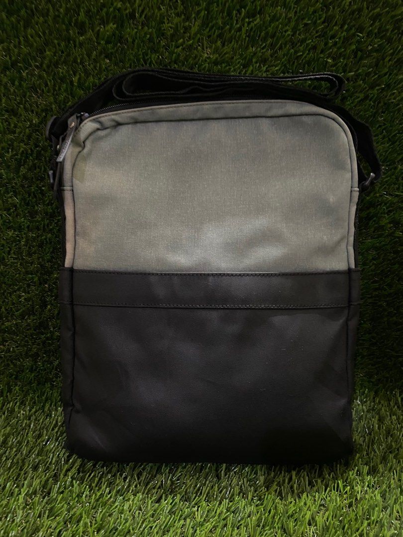 DESCENTE Dualis SLINGBAG, Men's Fashion, Bags, Sling Bags on Carousell