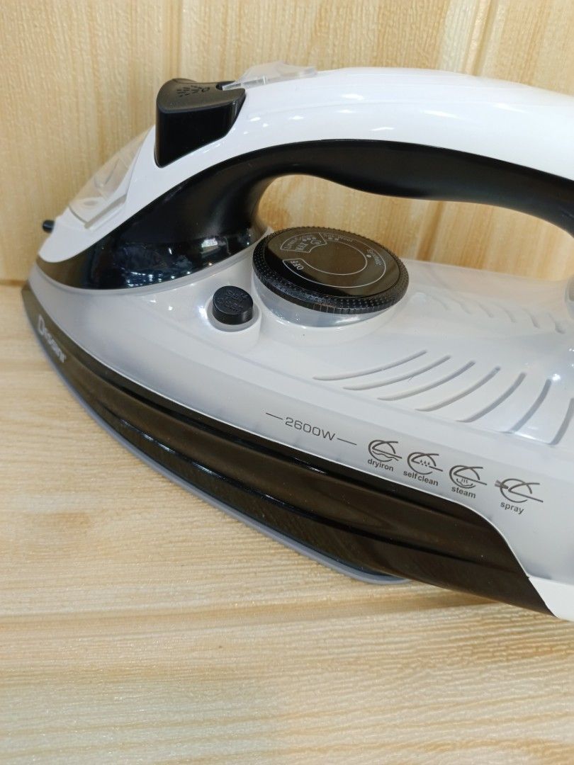 DESSINI STEAM IRON, TV & Home Appliances, Irons & Steamers on Carousell