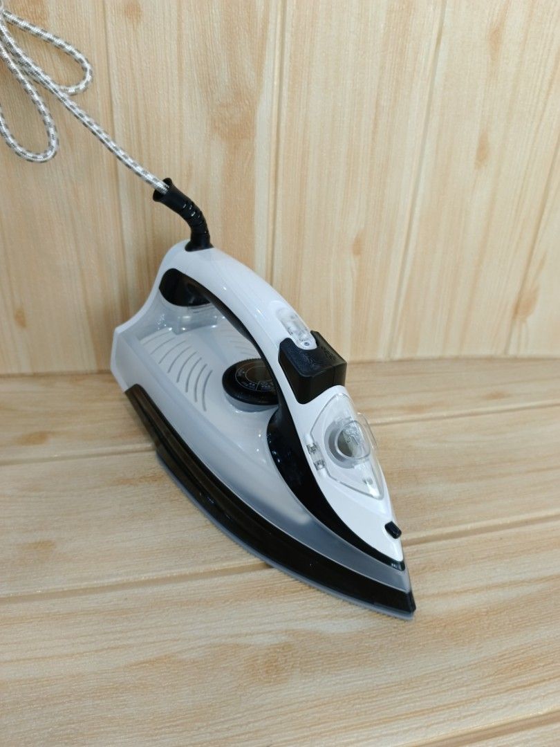 DESSINI STEAM IRON, TV & Home Appliances, Irons & Steamers on Carousell