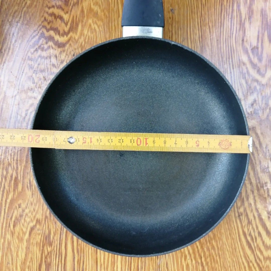 Finn Ilo Non-stick Pan, Furniture & Home Living, Kitchenware ...