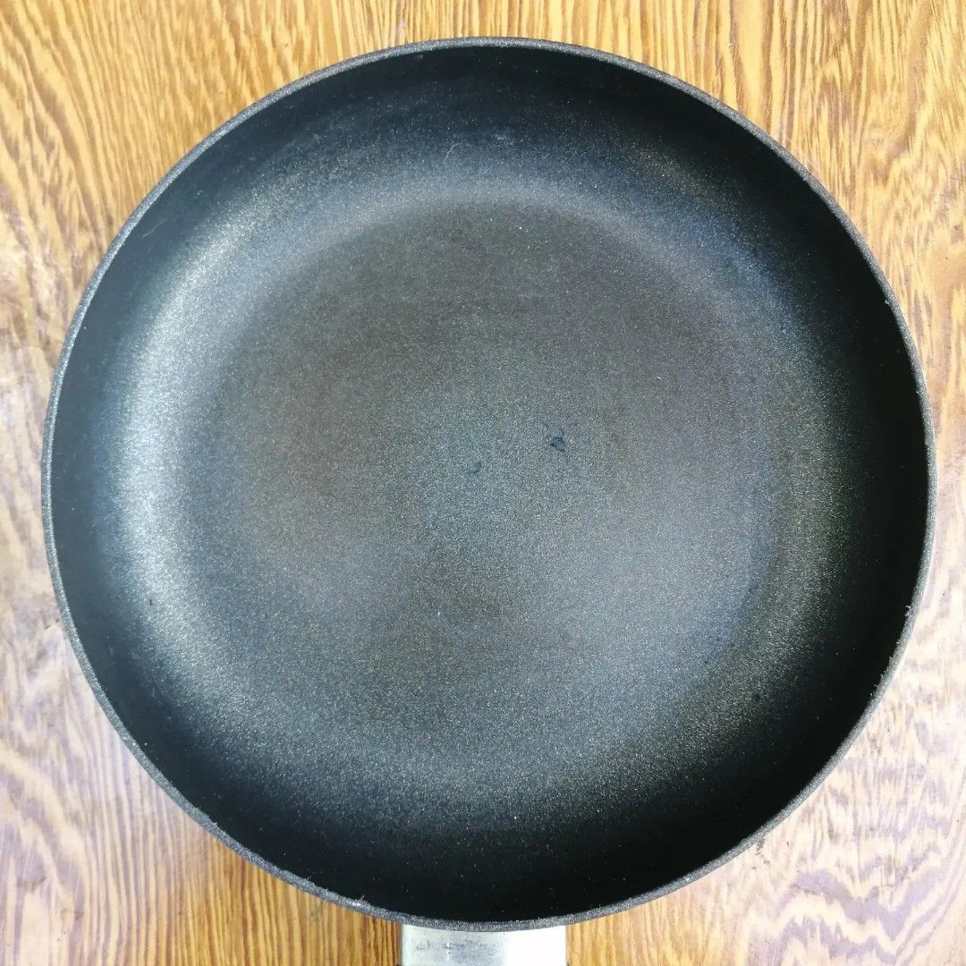 Finn Ilo Non-stick Pan, Furniture & Home Living, Kitchenware ...
