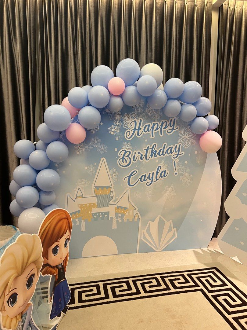 frozen cardboard cutouts, Hobbies & Toys, Toys & Games on Carousell