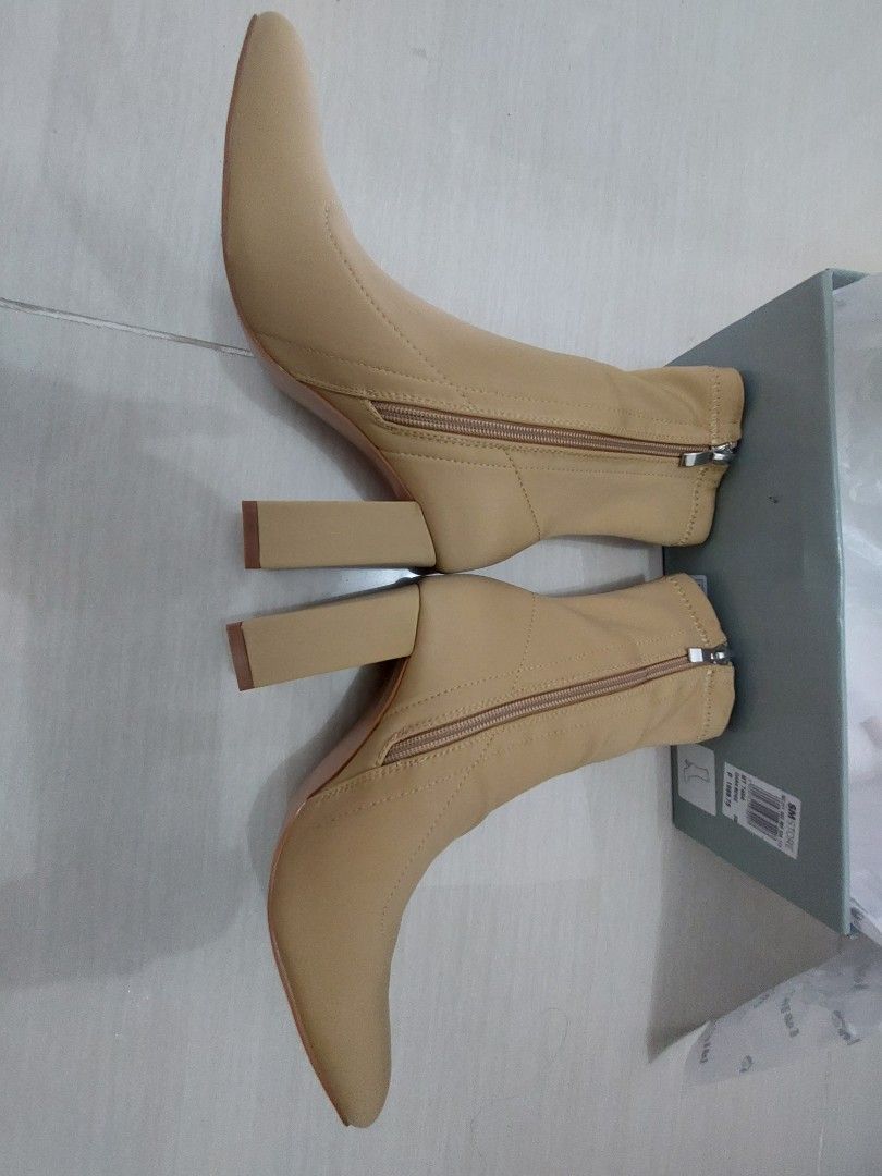 Gibi Boots, Women's Fashion, Footwear, Boots on Carousell