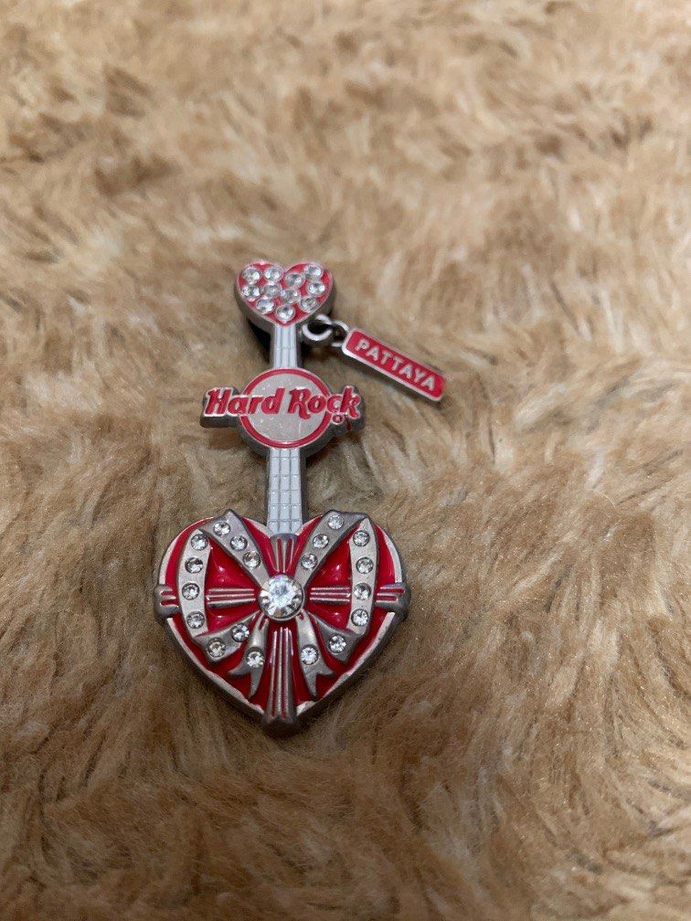 Hard Rock Pin, 興趣及遊戲, 收藏品及紀念品, 古董收藏 - Carousell