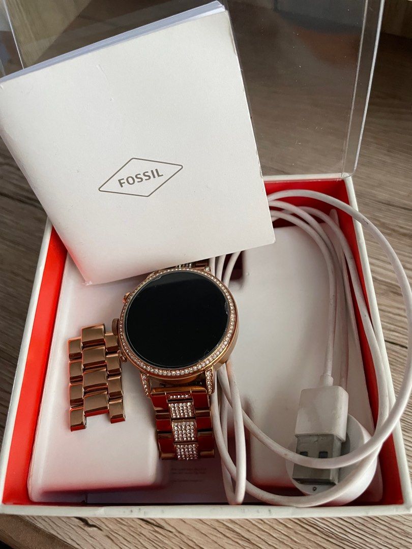 Jam fossil smartwatch gen 4, Barang Mewah, Jam Tangan di Carousell