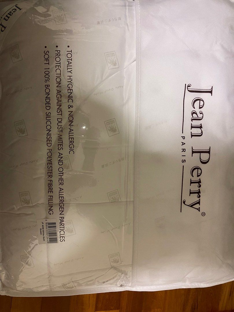 Jean Perry quilt, Furniture & Home Living, Bedding & Towels on Carousell