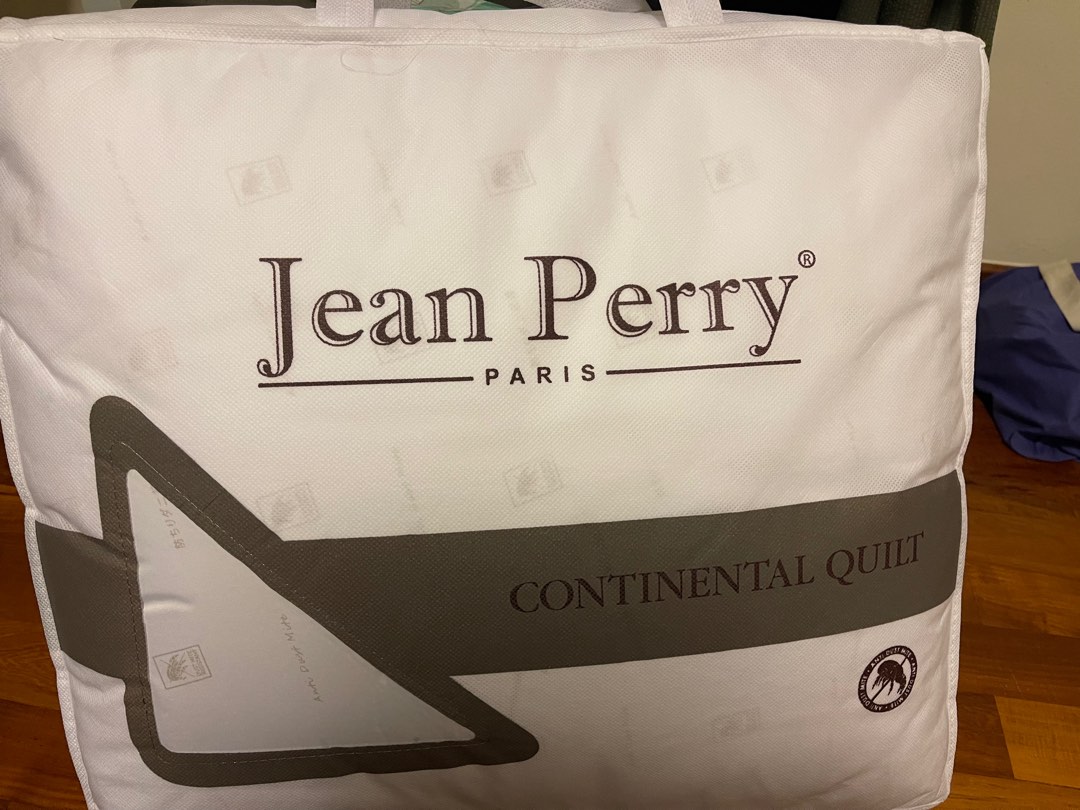 Jean Perry quilt, Furniture & Home Living, Bedding & Towels on Carousell